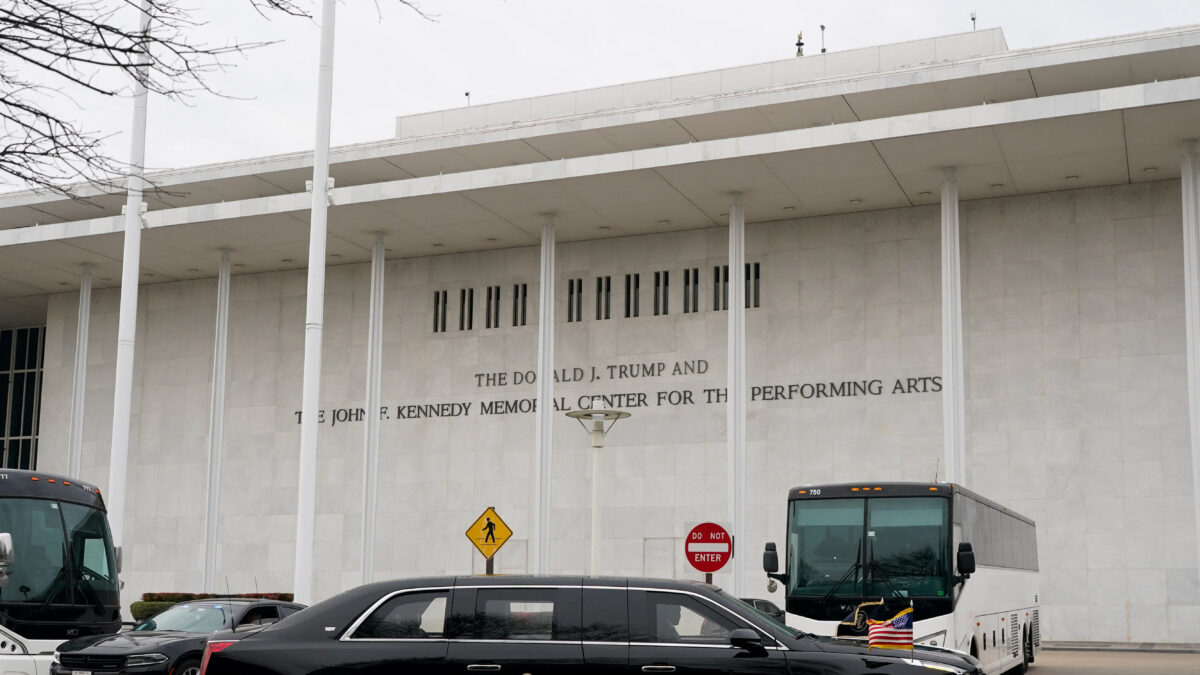 Donald Trump uses modified Cadillac SUV and a new Air Force One ...