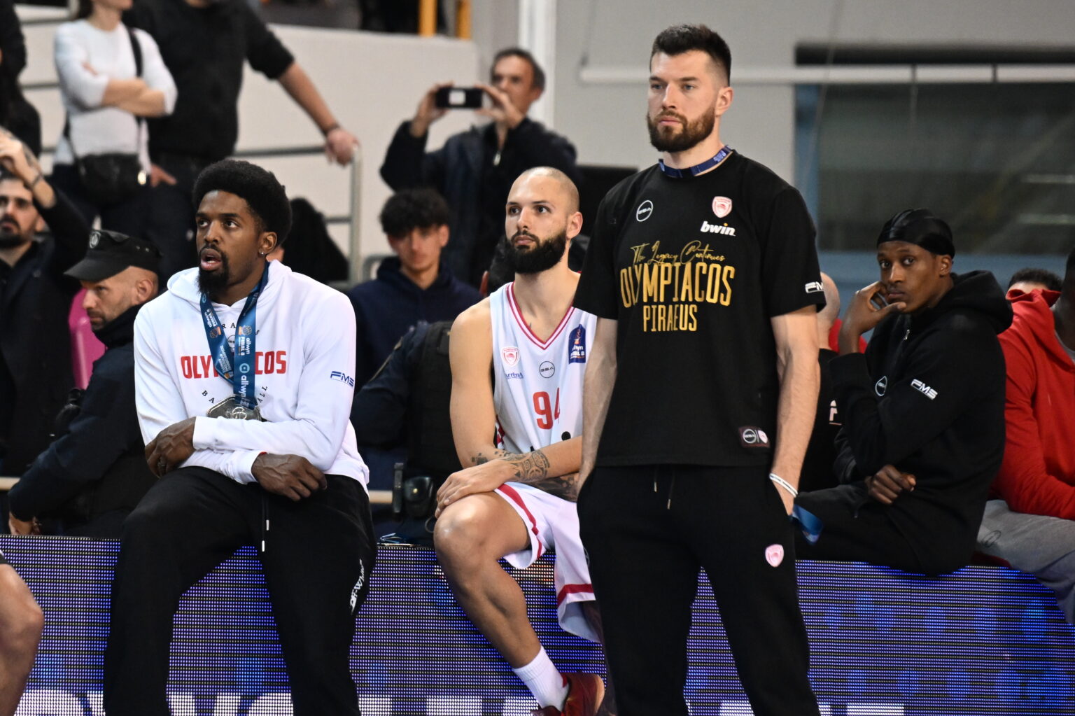 Ολυμπιακός - Παναθηναϊκός: Η φοβερή στιγμή του Σλούκα με τον Βεζένκοφ ...