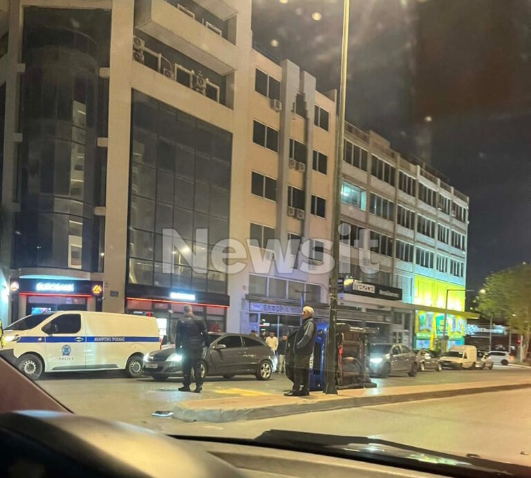 Κάτω Πατήσια: Αυτοκίνητο τούμπαρε στη μέση του δρόμου – Δείτε εικόνες ...