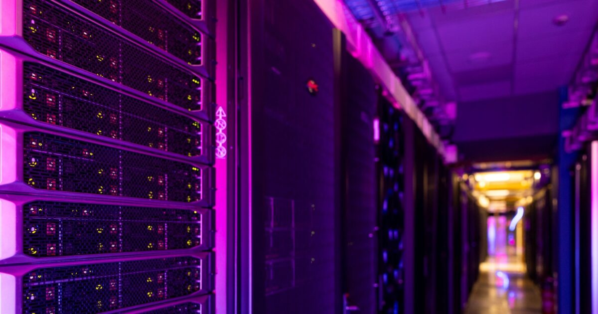 Η Ελλάδα «ετοιμάζεται» για εγκαταστάσεις Data Centers, αλλά οι συνθήκες ...